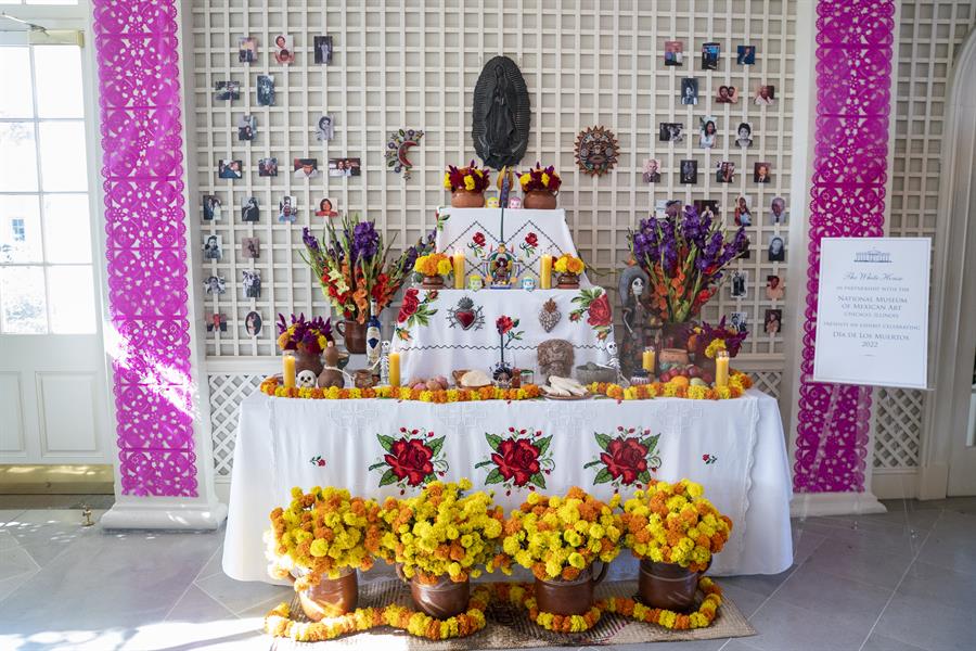 La Casa Blanca celebra Día de Muertos con ofrenda a familiares del ...