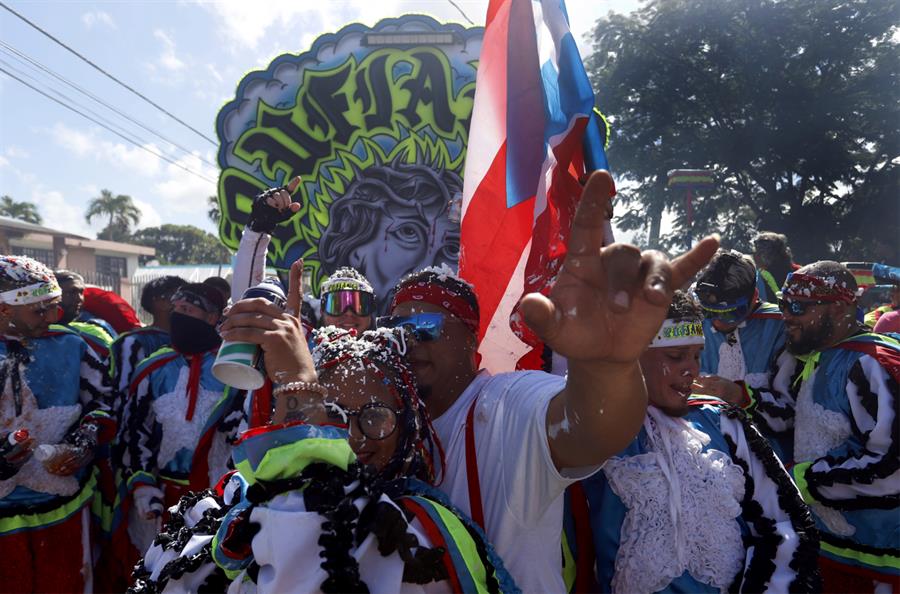Tradicional festival de máscaras reúne a miles de personas en Puerto ...